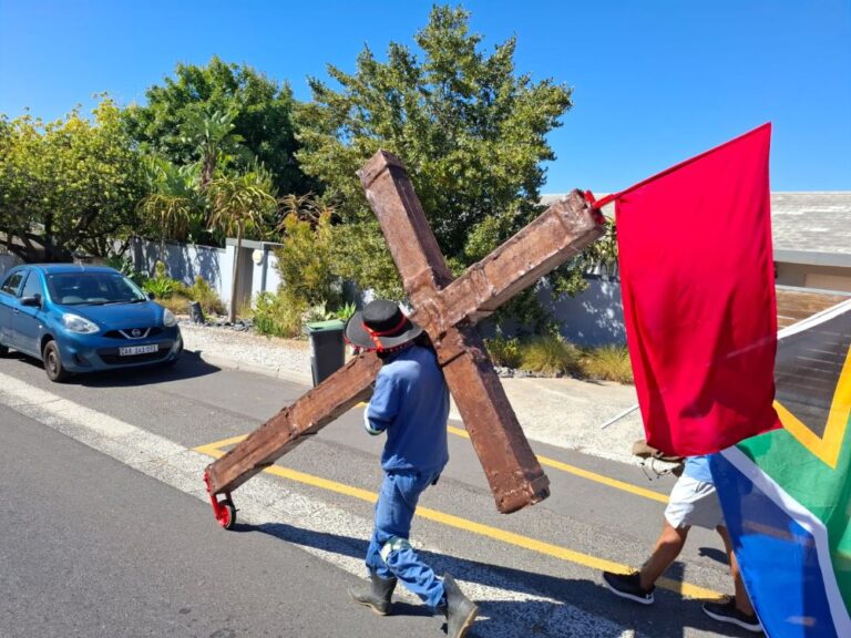 Reini taking 10 000km cross walk 'one day at a time' - gatewaynews.co.za